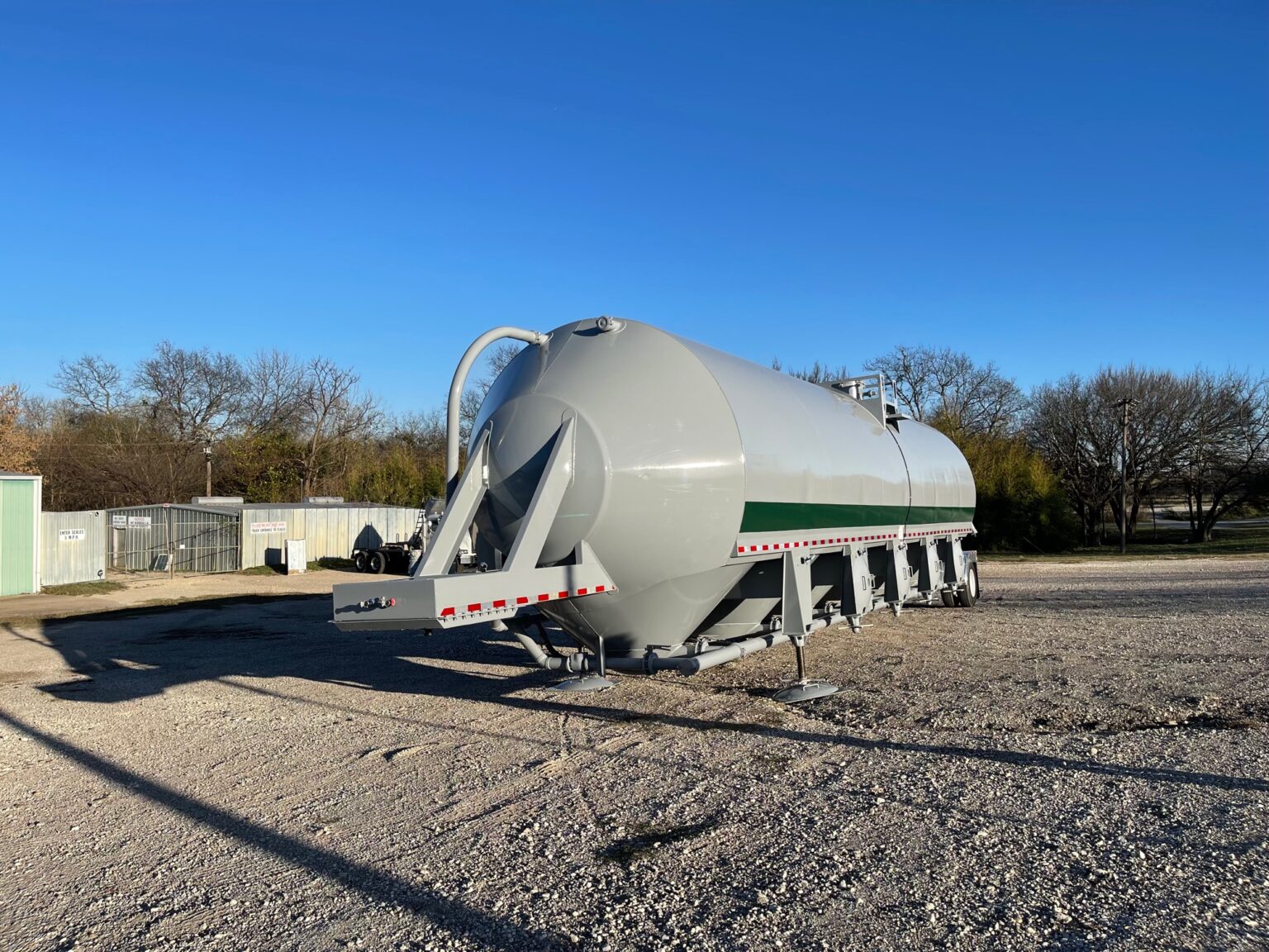 4,000 CUBIC FT STEEL PNEUMATIC “PIG” TRAILERS - Southern Fabrication